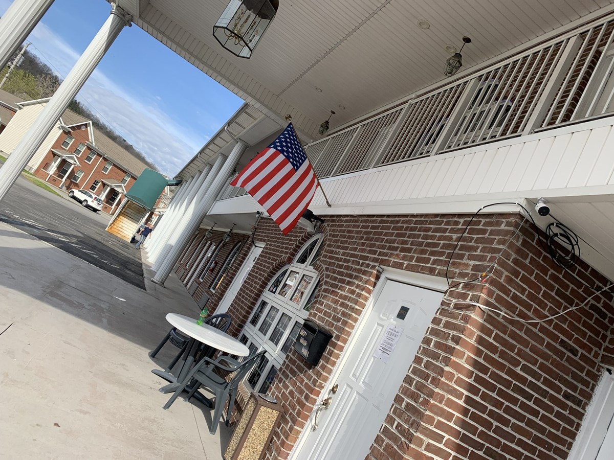 Family Hotel - Cumberland Gap Inn